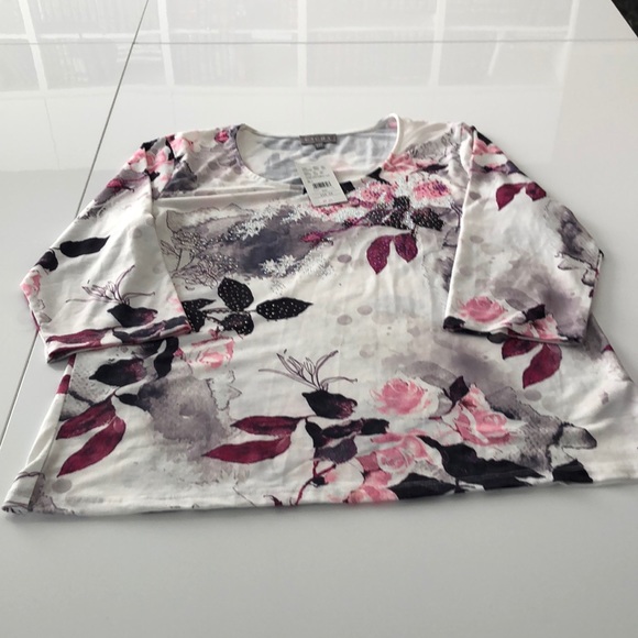 Laura | Tops | Laura 3q Sleeve Floral Top With Stone Detail | Poshmark